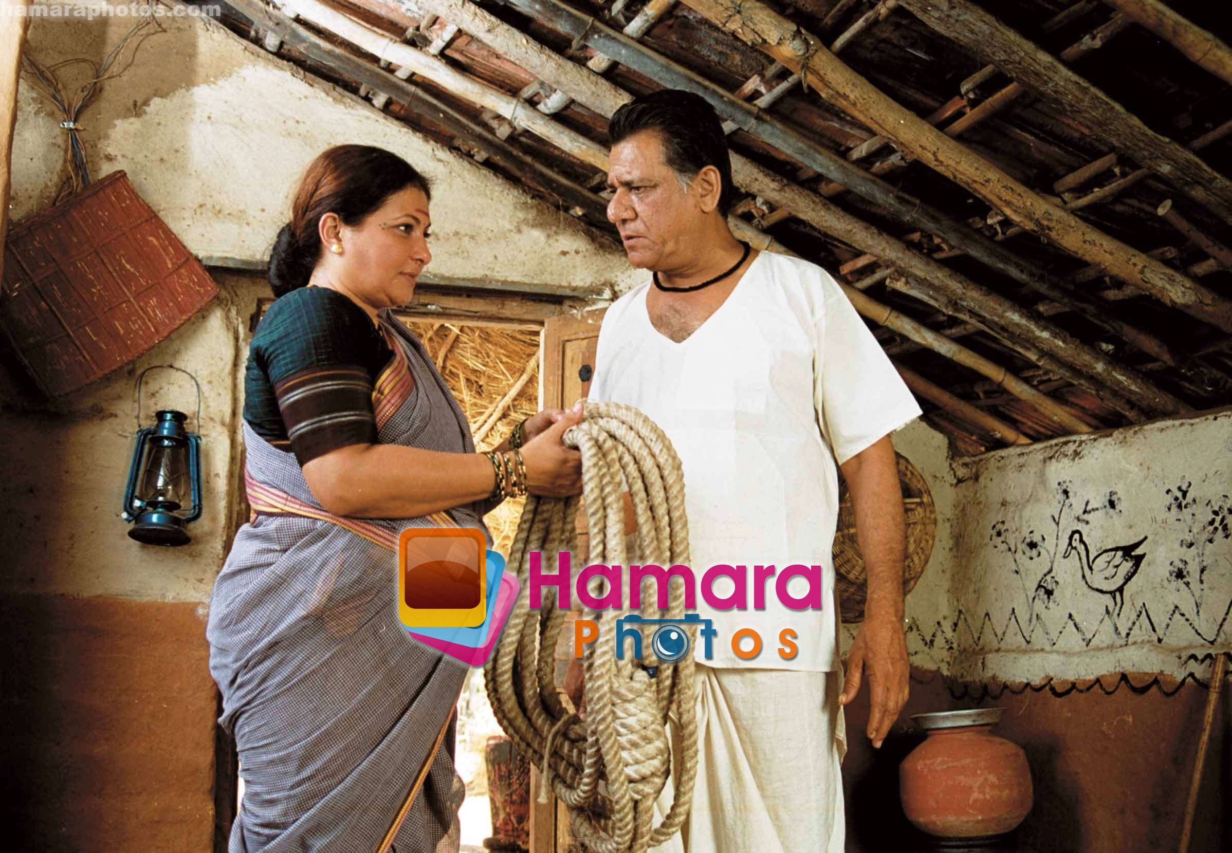 Om Puriand Smita Jayakar in the still from movie The Hangman / The Hangman - Bollywood Photos